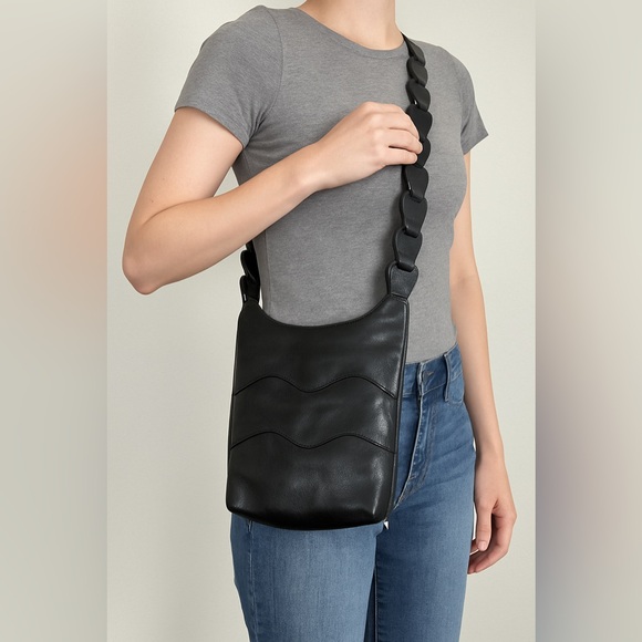 Isabella | Bags | Vintage Isabell Black Leather Shoulder Bag With Wavy ...